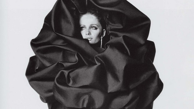 «BALENCIAGA IN BLACK»: Η ΕΚΘΕΣΗ ΠΟΥ «ΕΣΤΙΑΖΕΙ» ΣΤΗΝ ΑΓΑΠΗ ΤΟΥ ΣΧΕΔΙΑΣΤΗ ...