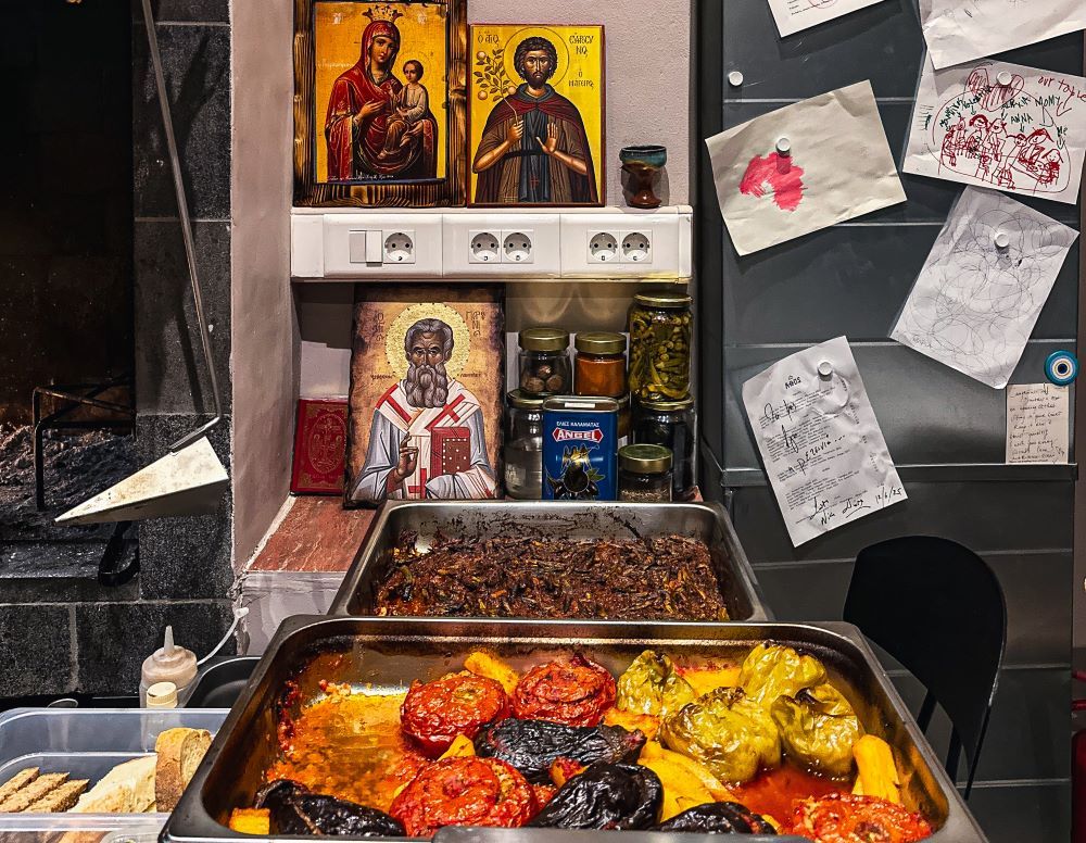 ΑΘΟΣ: ΕΝΑ ΕΛΛΗΝΙΚΟ ΤΡΑΠΕΖΙ ΠΟΥ ΣΦΥΖΕΙ ΑΠΟ ΝΟΣΤΙΜΙΑ ΣΤΗΝ ΑΚΑΔΗΜΙΑ ...